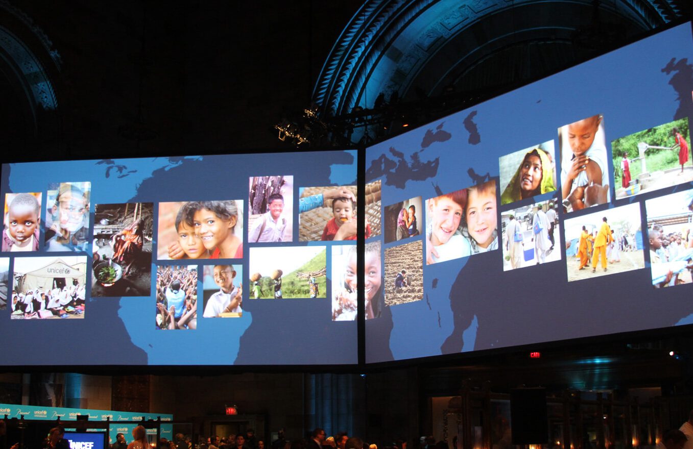 » UNICEF Snowflake Ball